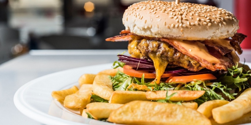 Burger Aréna: největší streetfoodový festival na Motosalonu × Motoforum.cz