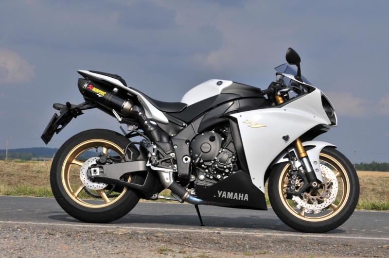Test Yamaha R1 × Motoforum.cz