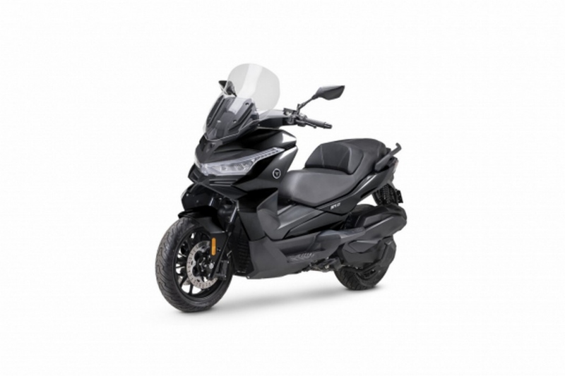 Voge SR4 Max 350: skútr s velkou výbavou × Motoforum.cz