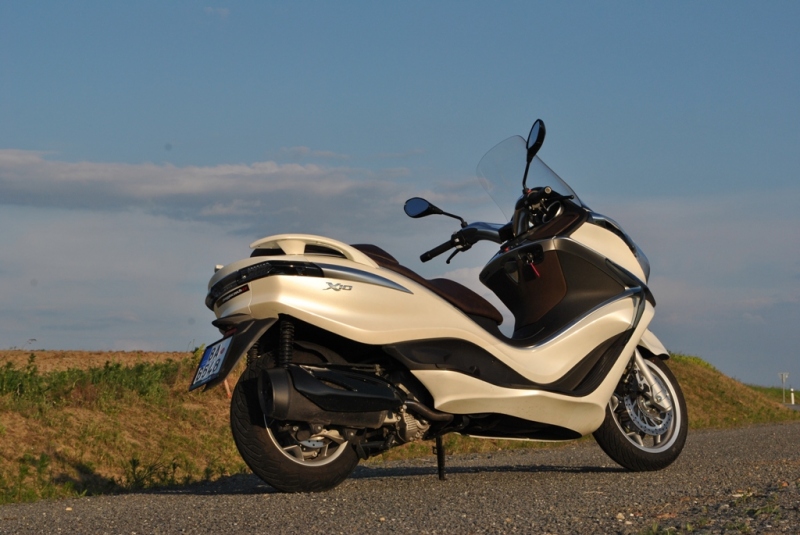 Test Piaggio X10 350 Executive: pohodová jízda × Motoforum.cz
